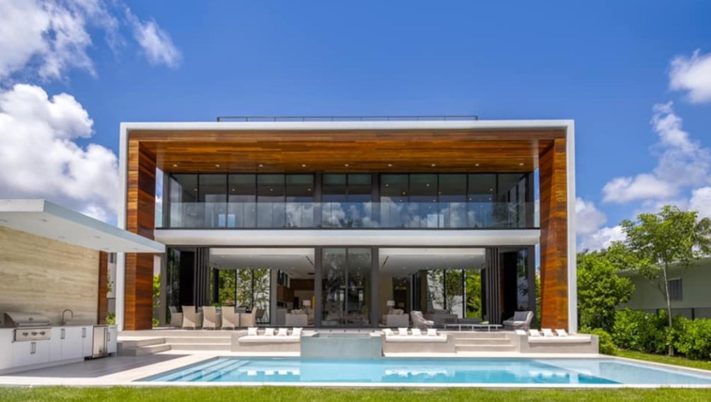 Future Picks Up Miami Beach Mansion for $16 Million - Business & Rhymes